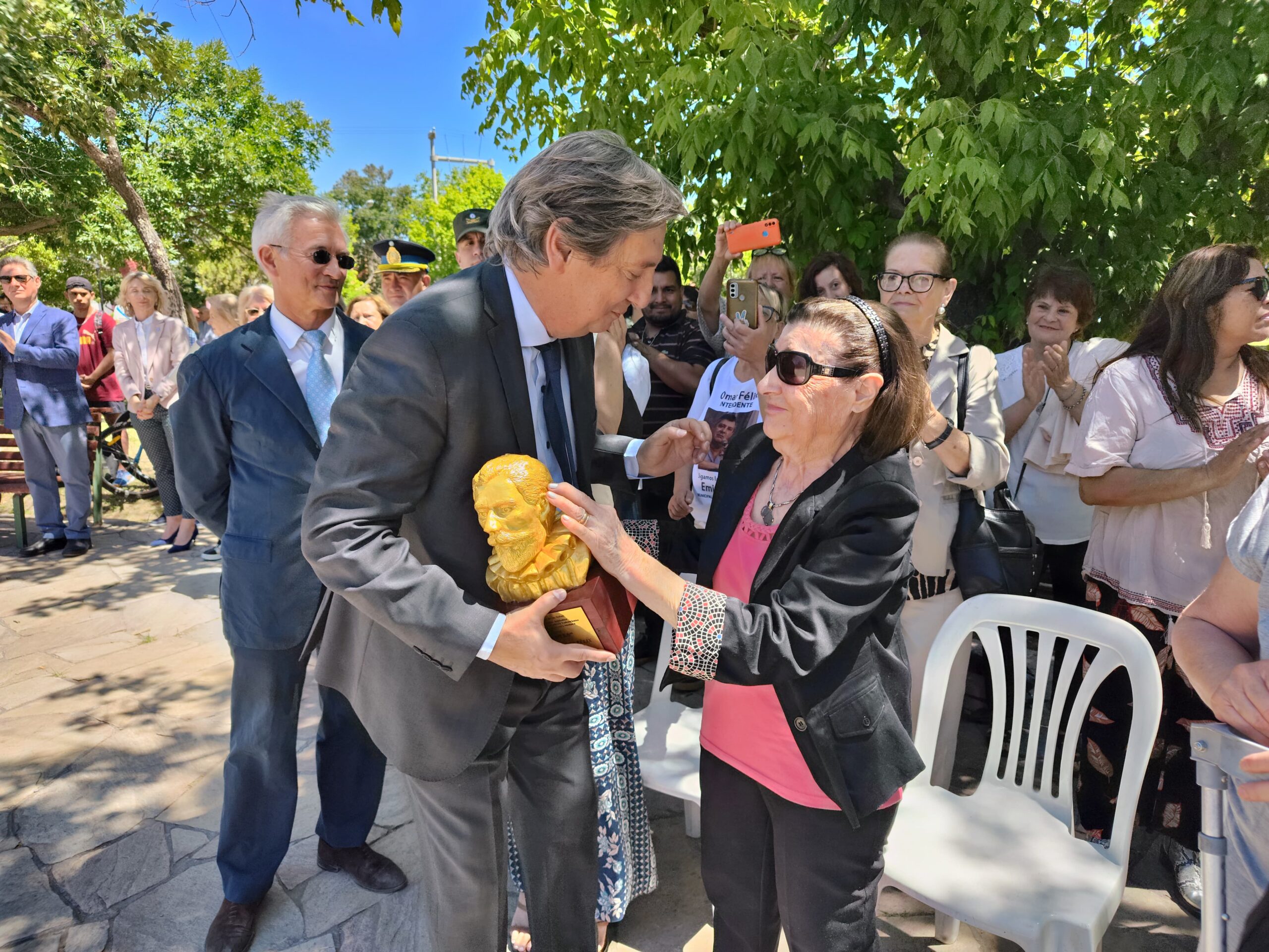 Por su labor y aporte al desarrollo de San Rafael, Emir Félix recibió ...