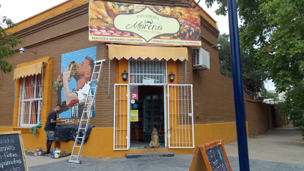 El artista plástico, Patxi Mazzoni, pintó un mural de Lionel Messi en ...