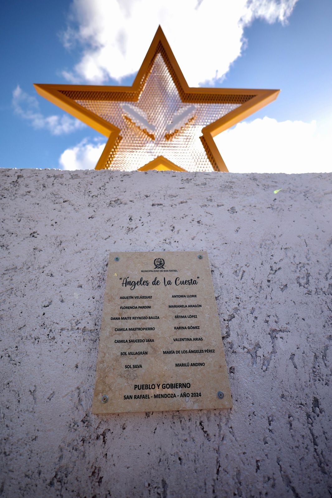 Con la presencia de familiares, se inauguró el monumento “Los Ángeles ...